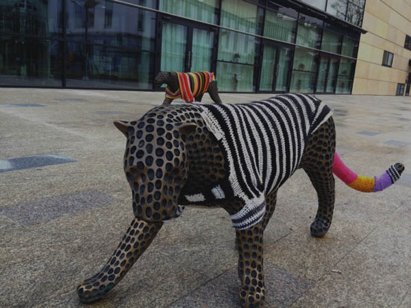 Arte de Rua | Guerrilla Crochet na República Checa | O QUE VEM À REDE