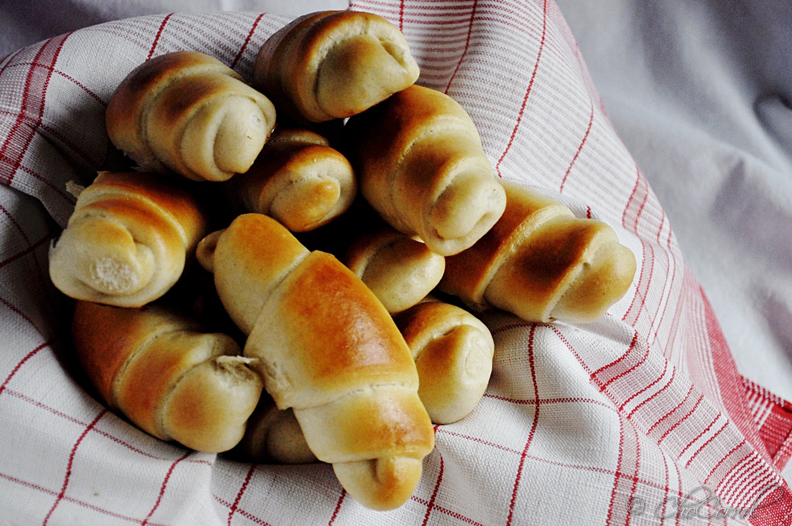 CoLoRes, SaBoRes, oLoRes...CoLoRs, TaSTeS, SmeLLS: crescent rolls ...