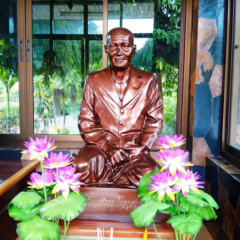 Temples In Thailand: Rayong - Wat Saranat - Mae Chee Boonruen