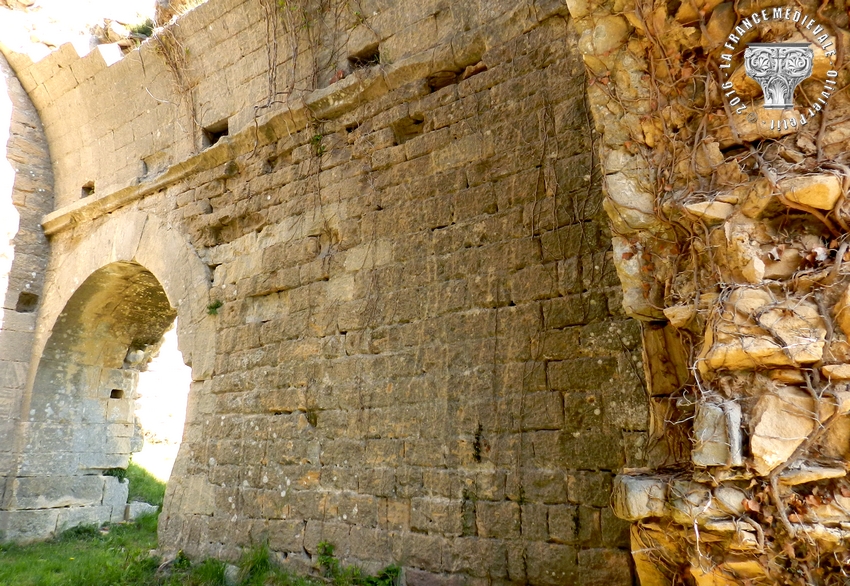 LA FRANCE MEDIEVALE: SABRAN (30) - Château-fort