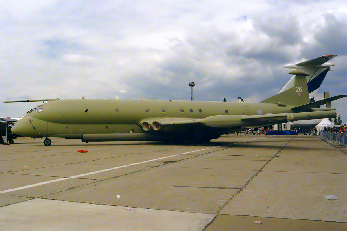 Eastwings: BAe Nimrod MR2 * Royal Air Force * XV226