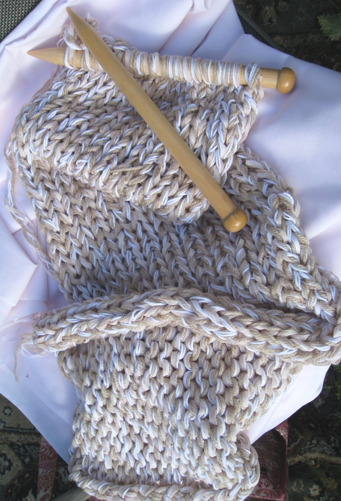 LOLODESIGNS: Extreme Knitting - I'm hooked