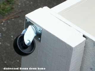 Distressed Donna Down Home: Hiding Behind the Door - Bookshelves!