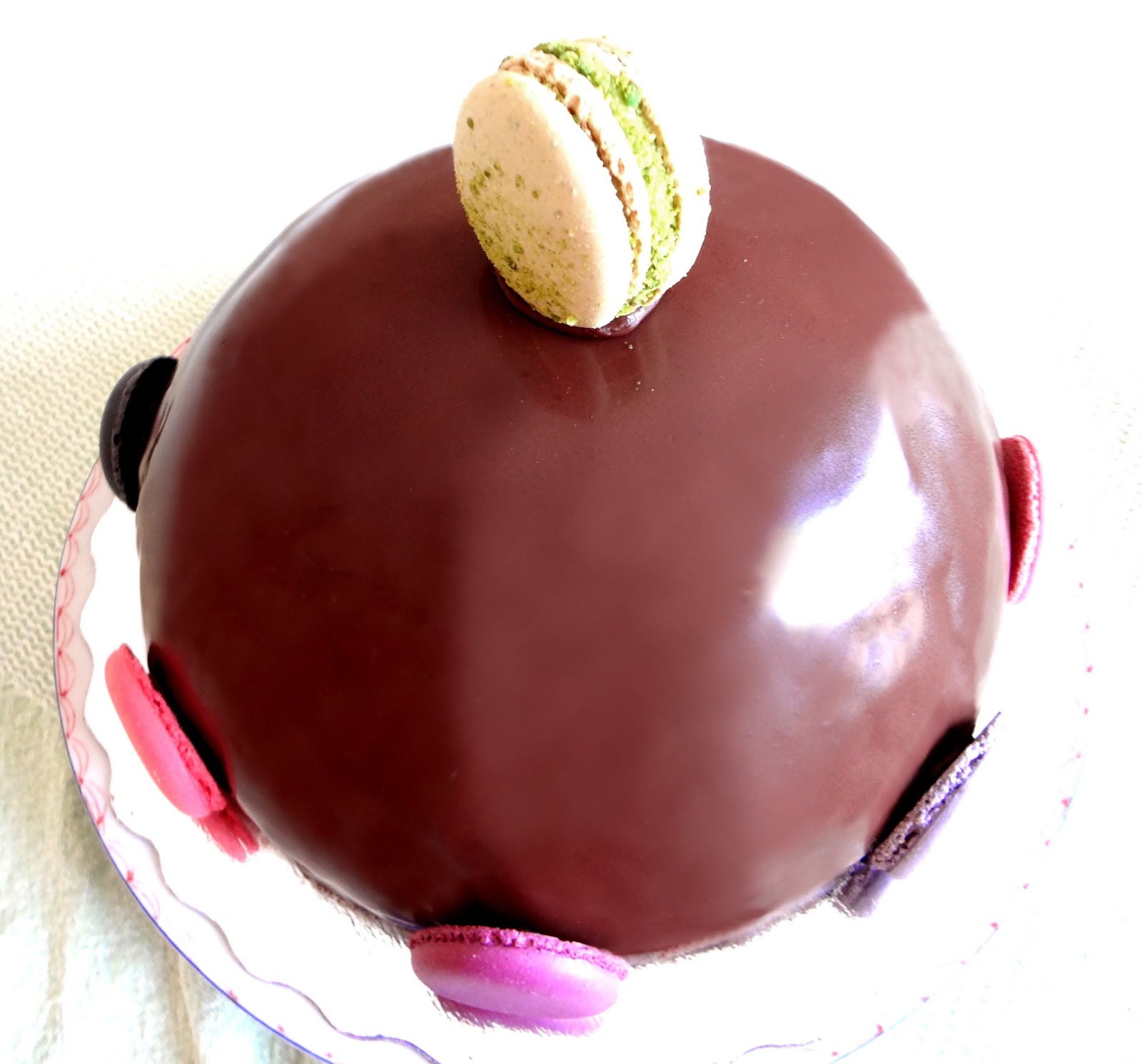 Eryn Pâtisserie: Happy Easter - Bombe de Mousse au Chocolat et Framboise