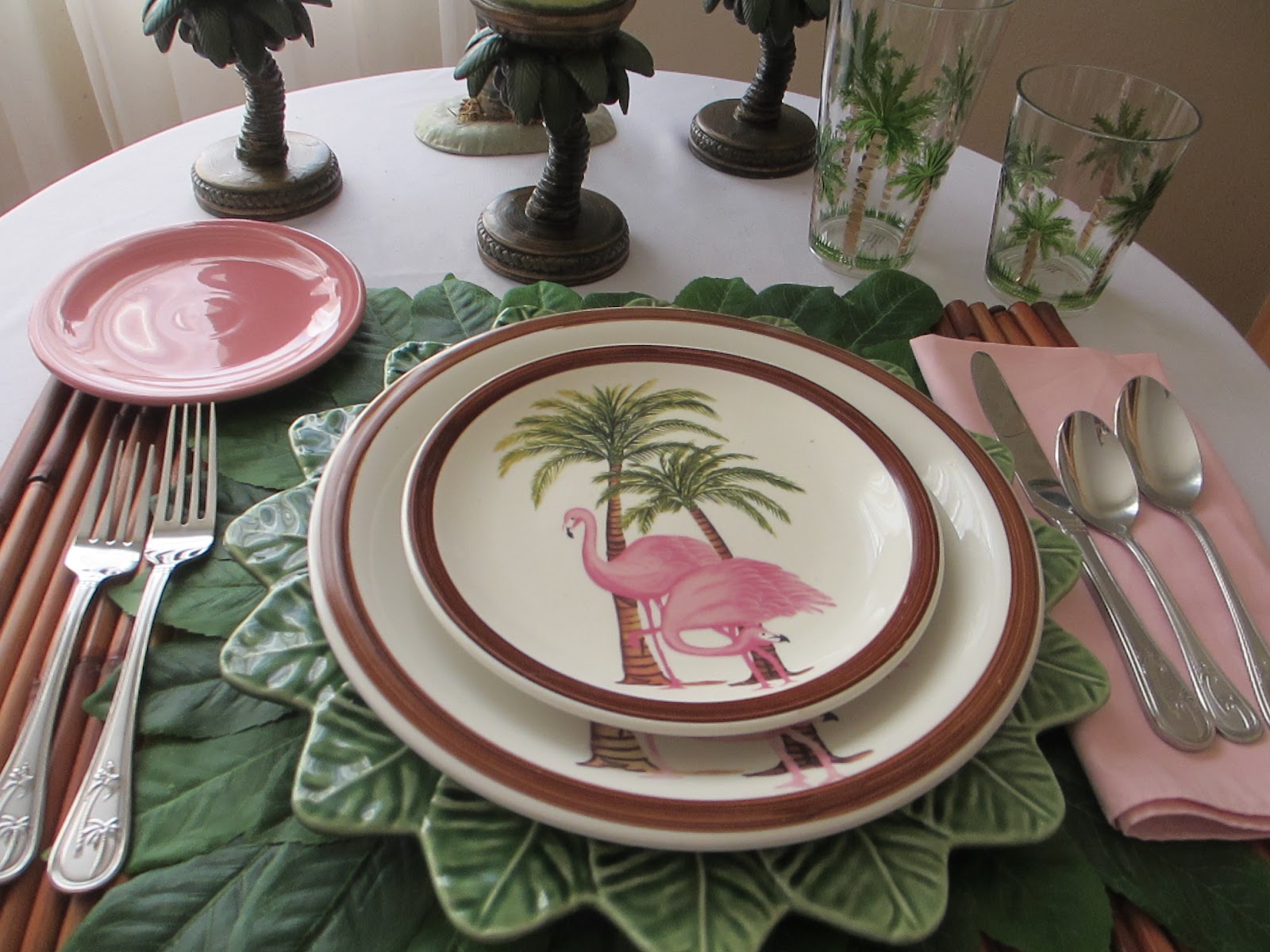 Table for One: Pink Flamingo Table for One