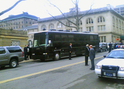 Pundit Fight: The Political Arena: Obama - A 'no symbol' symbolic candidacy