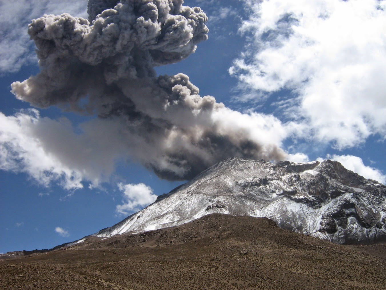IMAGENES ETHEL: IMÁGENES DE VOLCÁN UBINAS EN PELIGRO DE ERUPCIÓN Y LAS ...