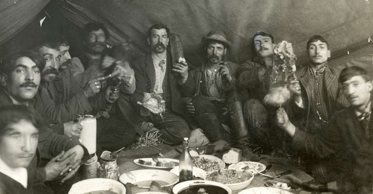 46 Vintage Photographs Capture Everyday Life of Gypsies of Western ...