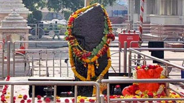 Hinduism: Shani Shingnapur Temple