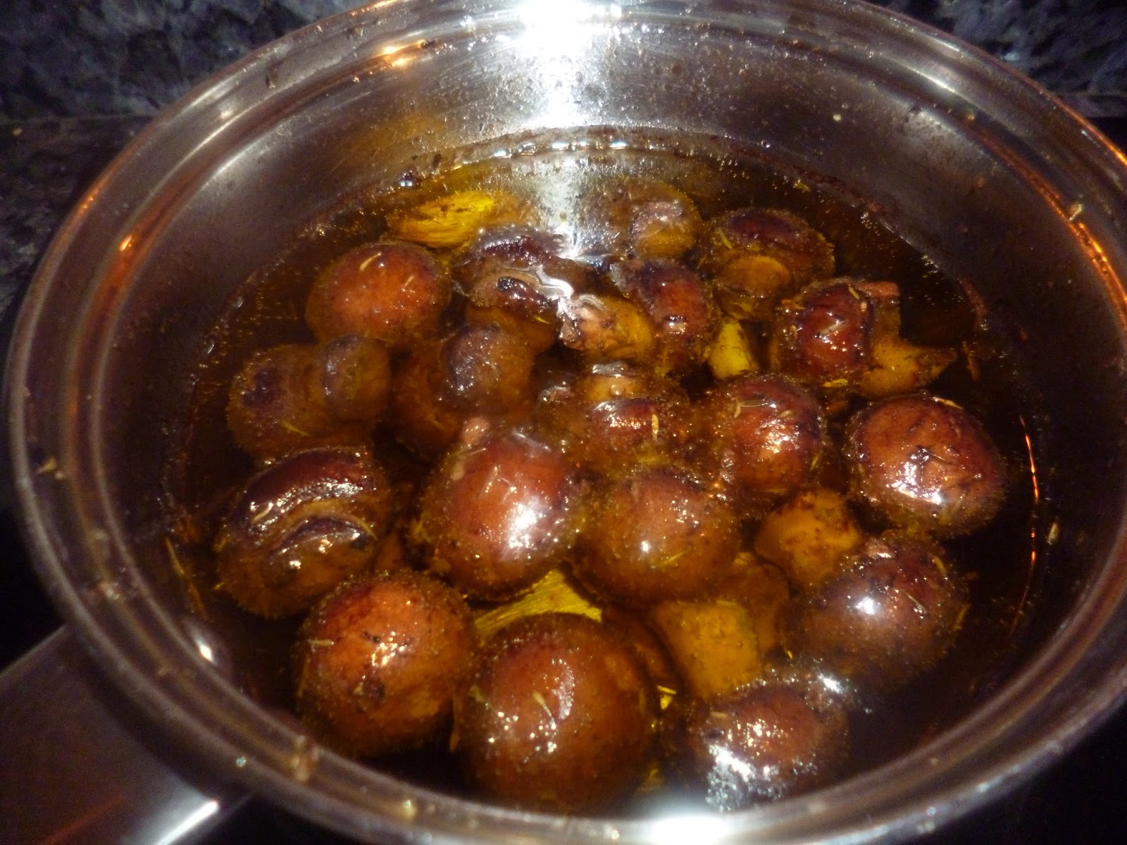 Alcachofas en salsa con setas confitadas