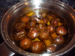 Alcachofas en salsa con setas confitadas