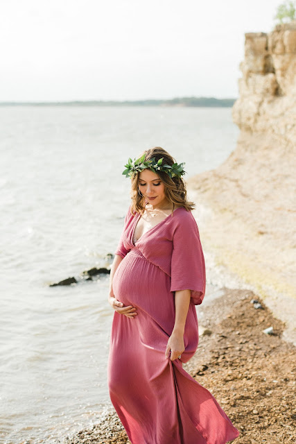 Our Lake Grapevine Maternity Photoshoot for Poppy Monroe | Jordan Dunaway