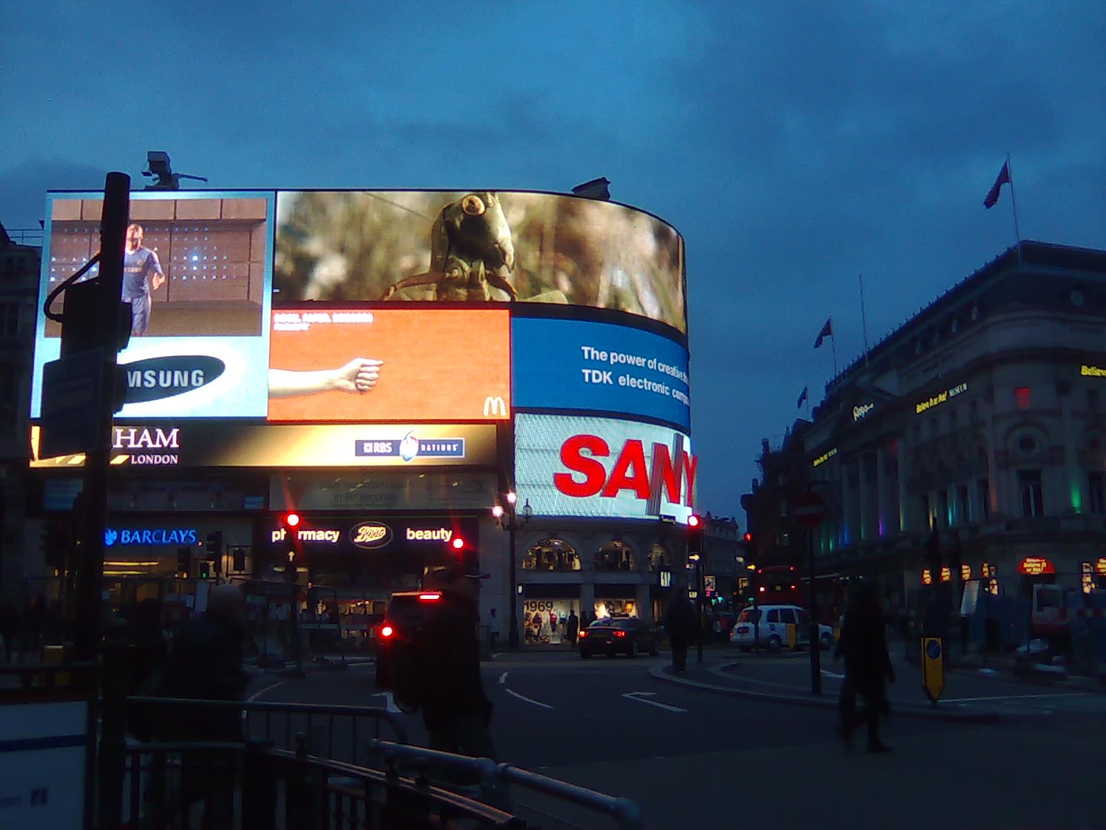 yanoblogueomas: London Express