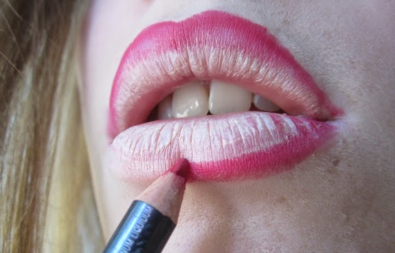 How to do a Perfect Two Toned Sandwiching Colors Lipstick Style - Step ...