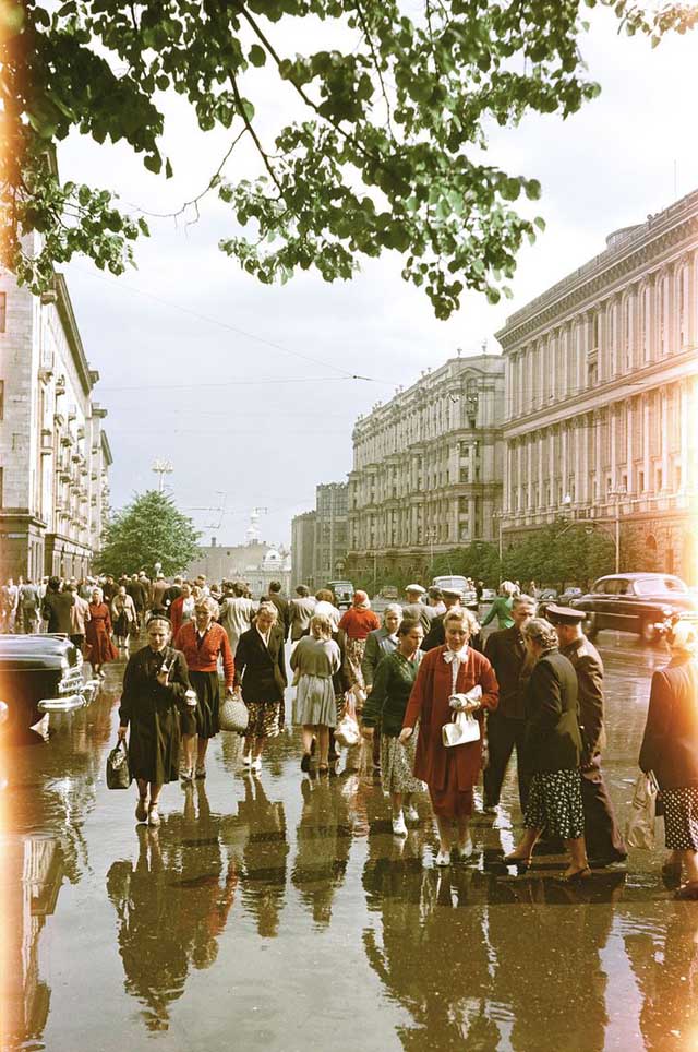 46 Color Photos That Document Everyday Life of Moscow in the 1950s ...