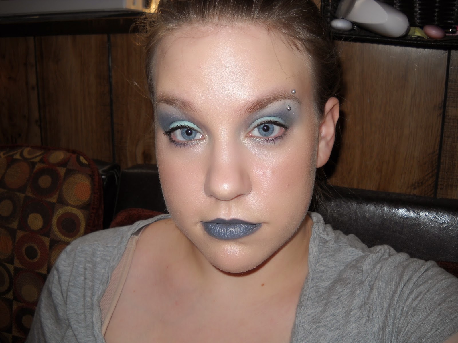 Starshine: FOTD: Pastel Eyes and Gray Lips