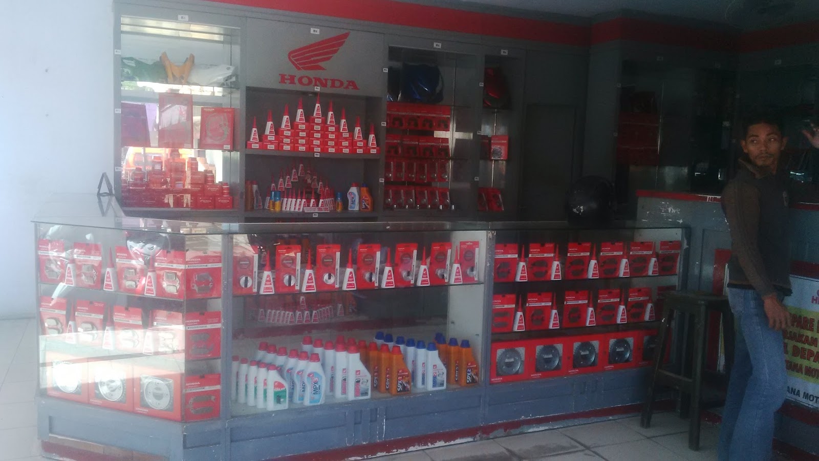 AHASS ISTANA MOTOR: DISPLAY SPAREPART AHASS ISTANA MOTOR