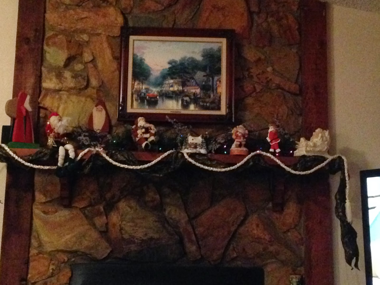 My Santa Themed Mantel