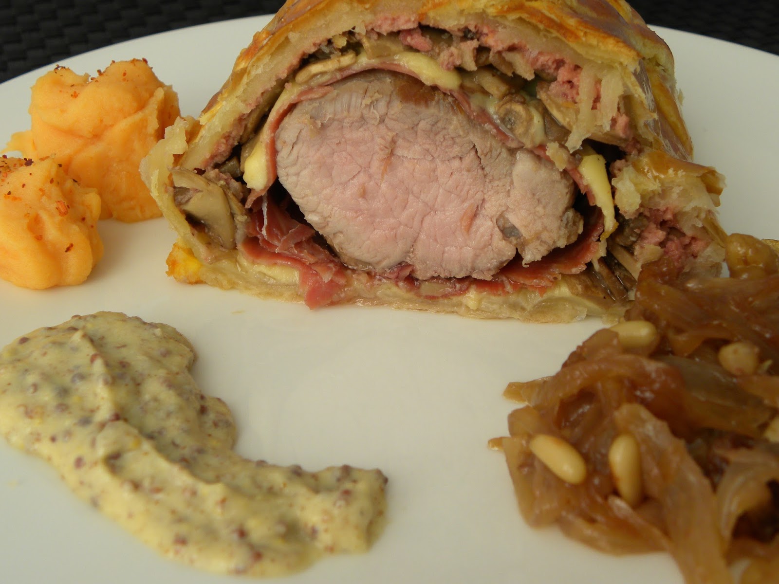 TRASTEANDO EN MI COCINA: SOLOMILLO WELLINGTON CON SALSA DE MOSTAZA Y ...