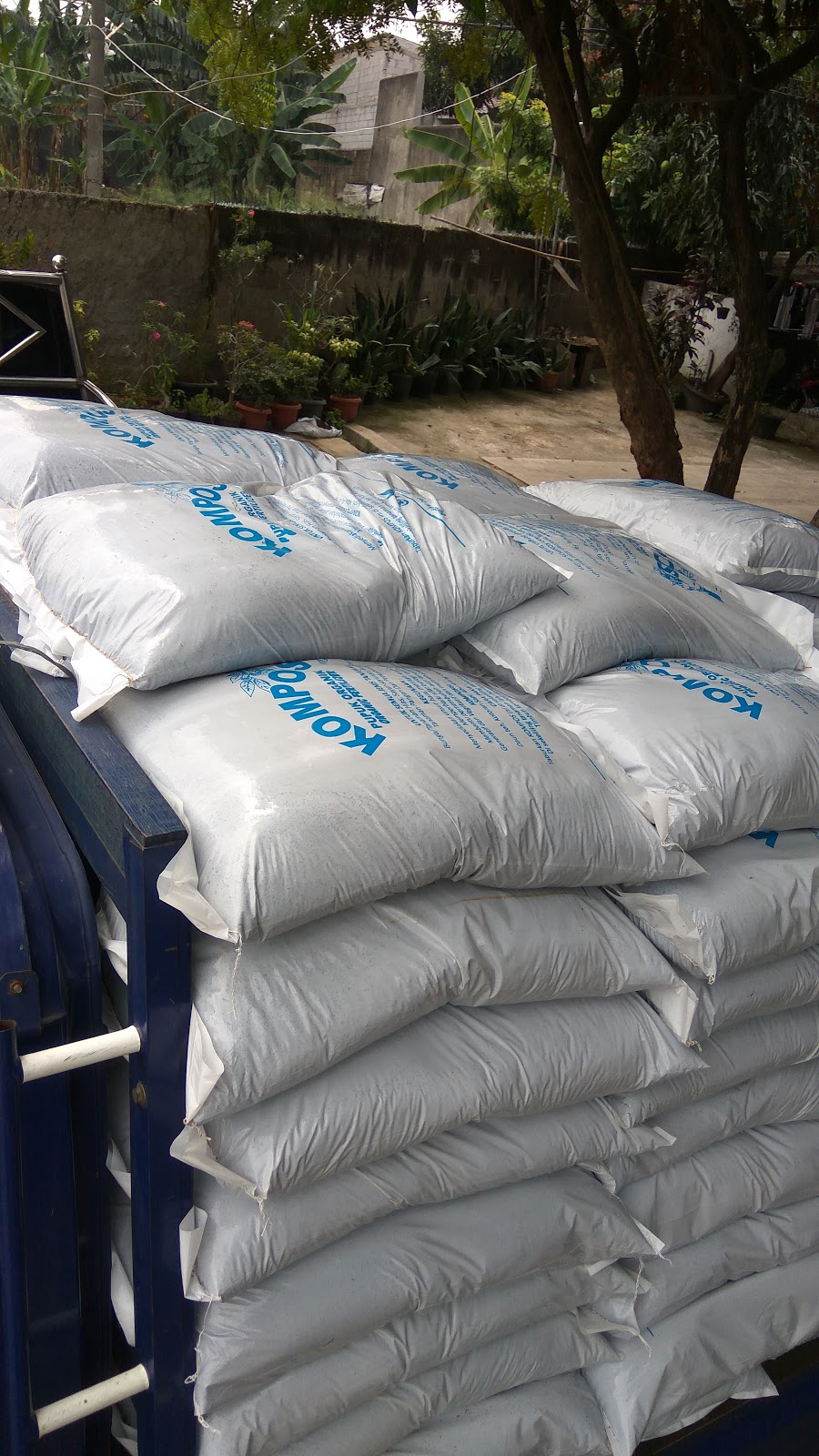 GUDANG PUPUK: PUPUK ORGANIK label KOMPOS