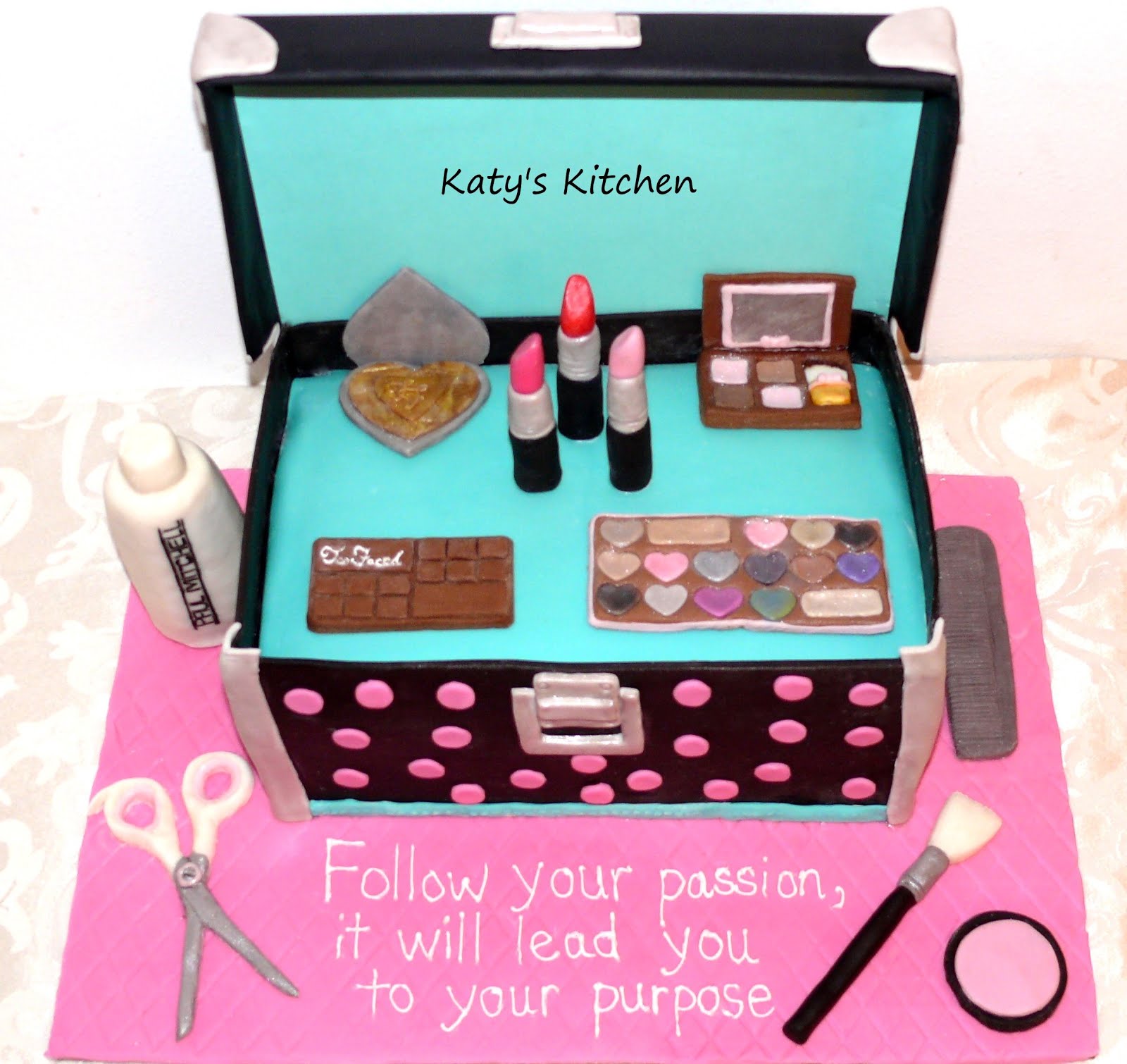 Katy's Kitchen: Make Up Case Cake