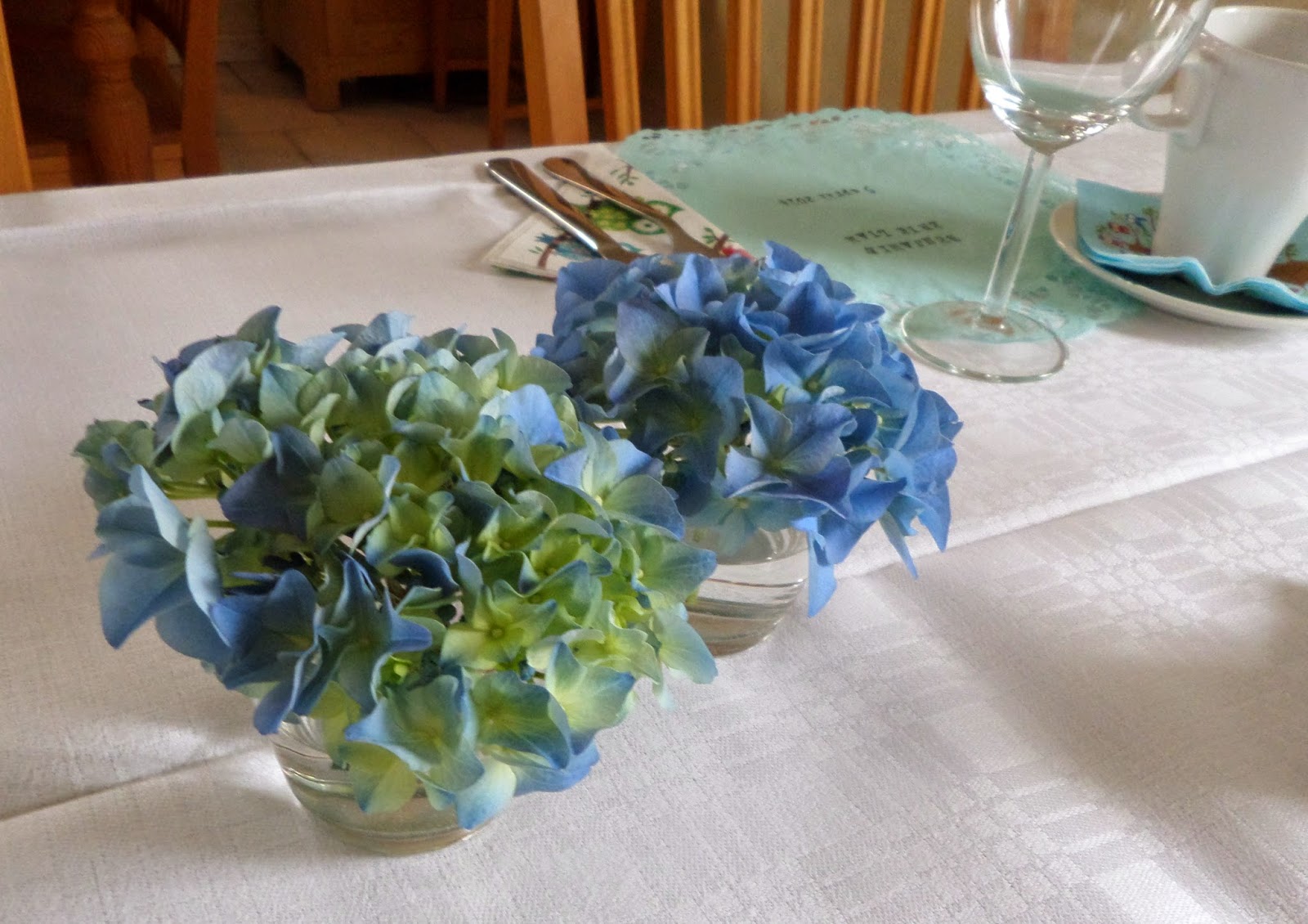 Skapat av Frida: Dukning, dop.