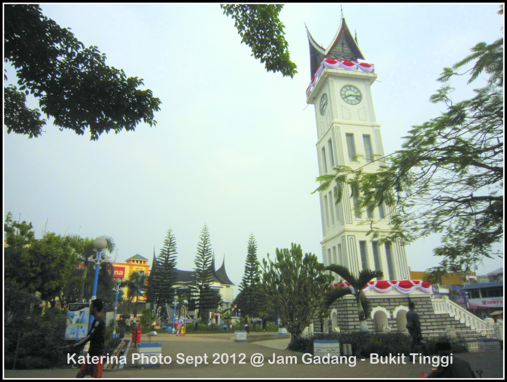 Jam Gadang Penanda Pusat Kota Bukittinggi - TᖇᗩᐯEᒪEᖇIEᑎ