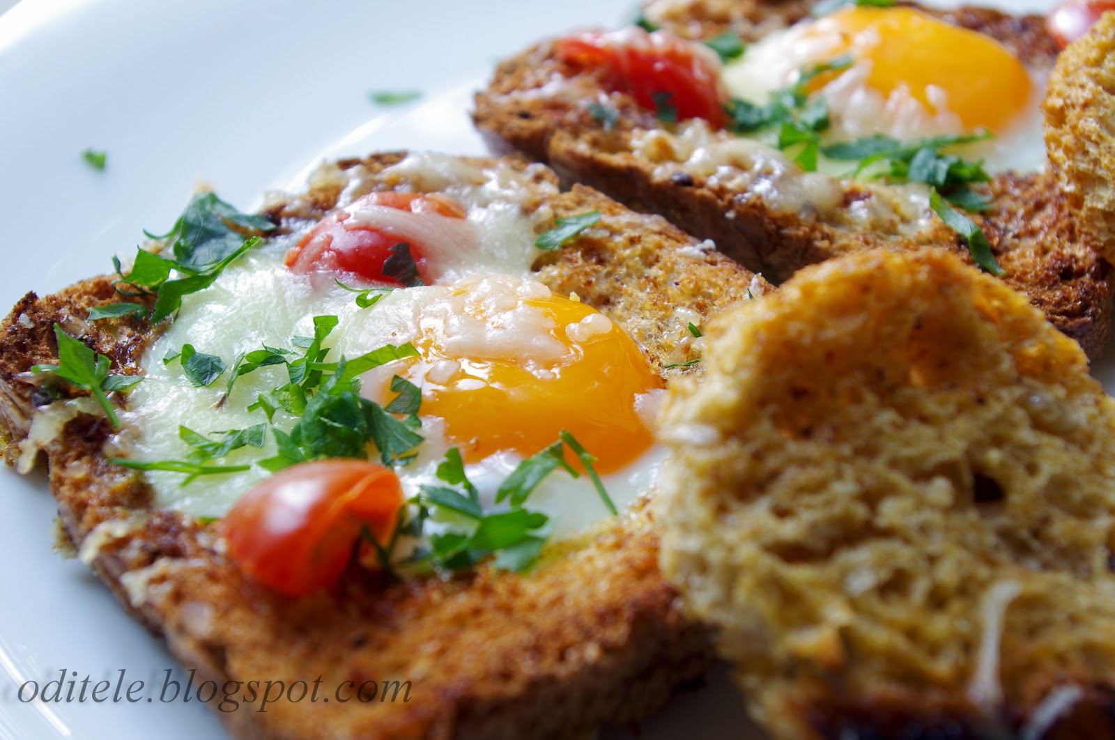 Oditėlės blogas: DUONOS RIEKELĖJE KEPTAS KIAUŠINIS - "BULIAUS AKIS"