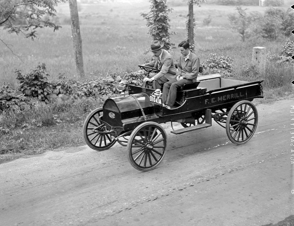 History in Photos: Antique autos