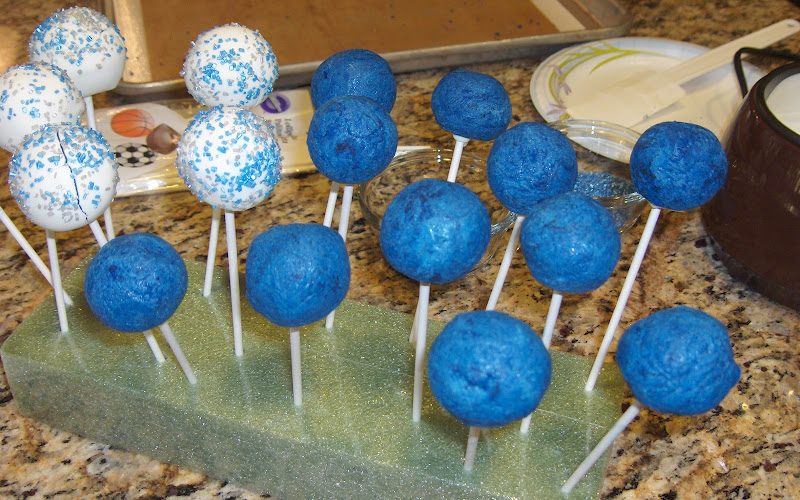 Becky Bakes, and cooks too!: Blue Velvet Cake Pops