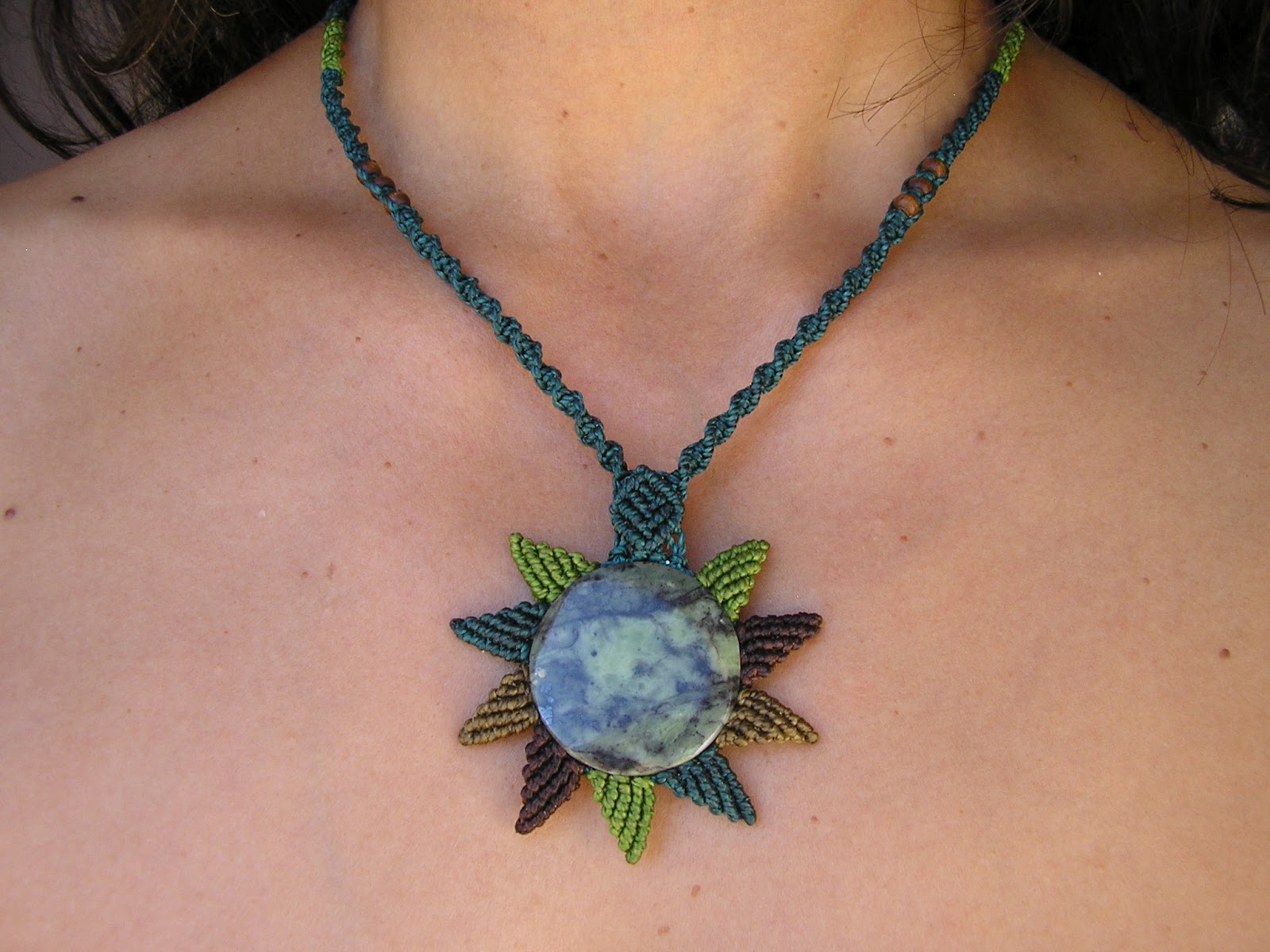 Soy La Tejedora : Collar Sol Jade Verde o Nefrita