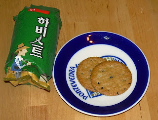 Japanese Snack Reviews: Lotte Harvest Sesame Crackers