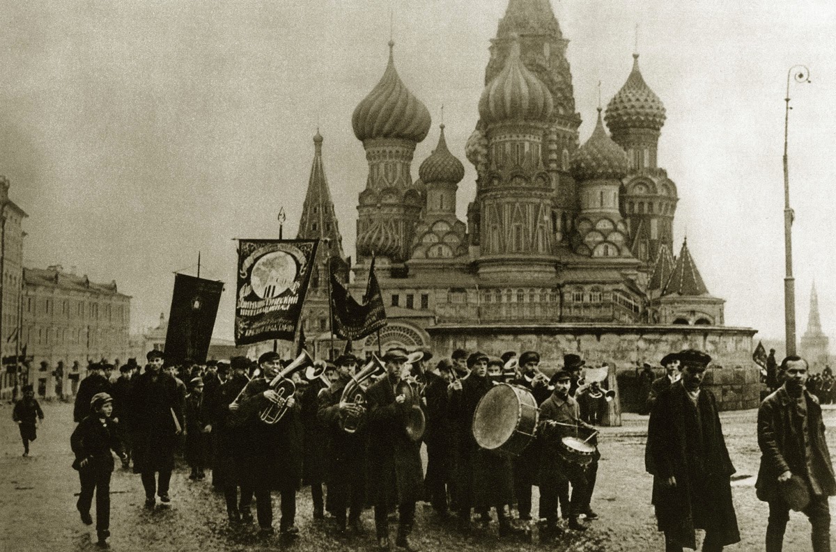 36 Fascinating Vintage Photographs Capture Street Scenes of Moscow in ...