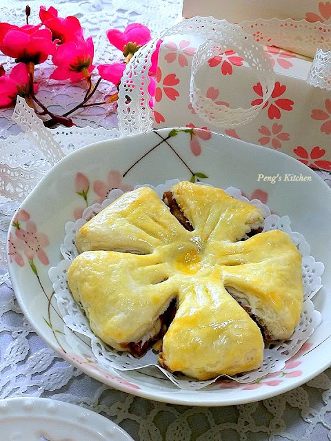 Peng's Kitchen: Plum Blossom Flaky Mooncake 梅花酥
