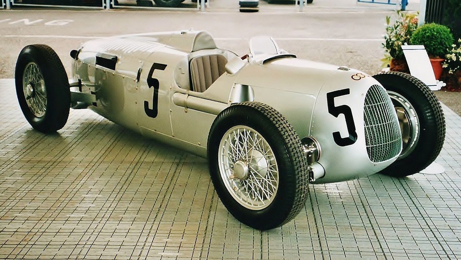 Koenigsegg'in 80 yıl sonra geçebildiği rekortmen; Mercedes W125 ...