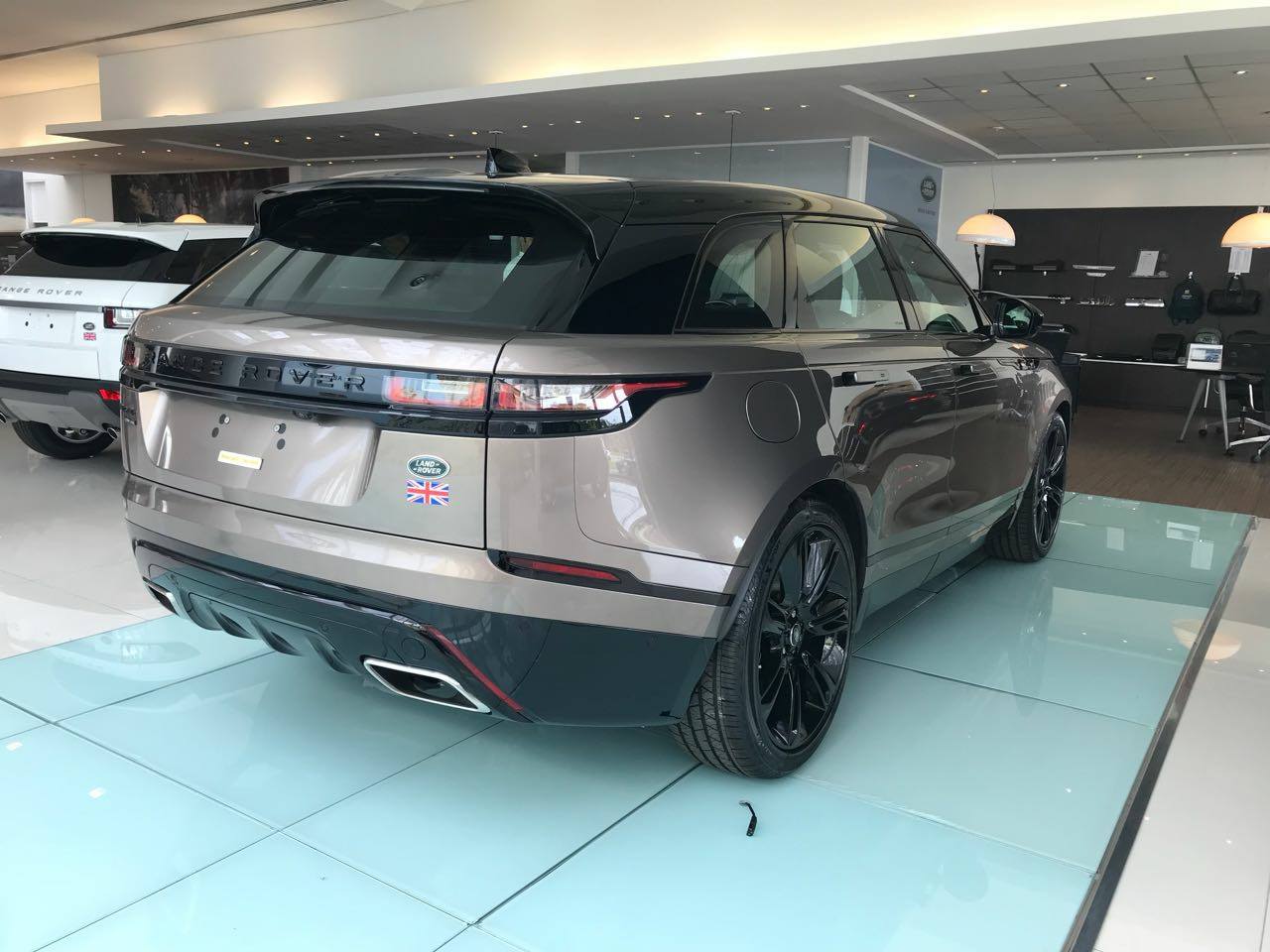 Range Rover Velar: fotos e vídeo do SUV no Brasil - preços