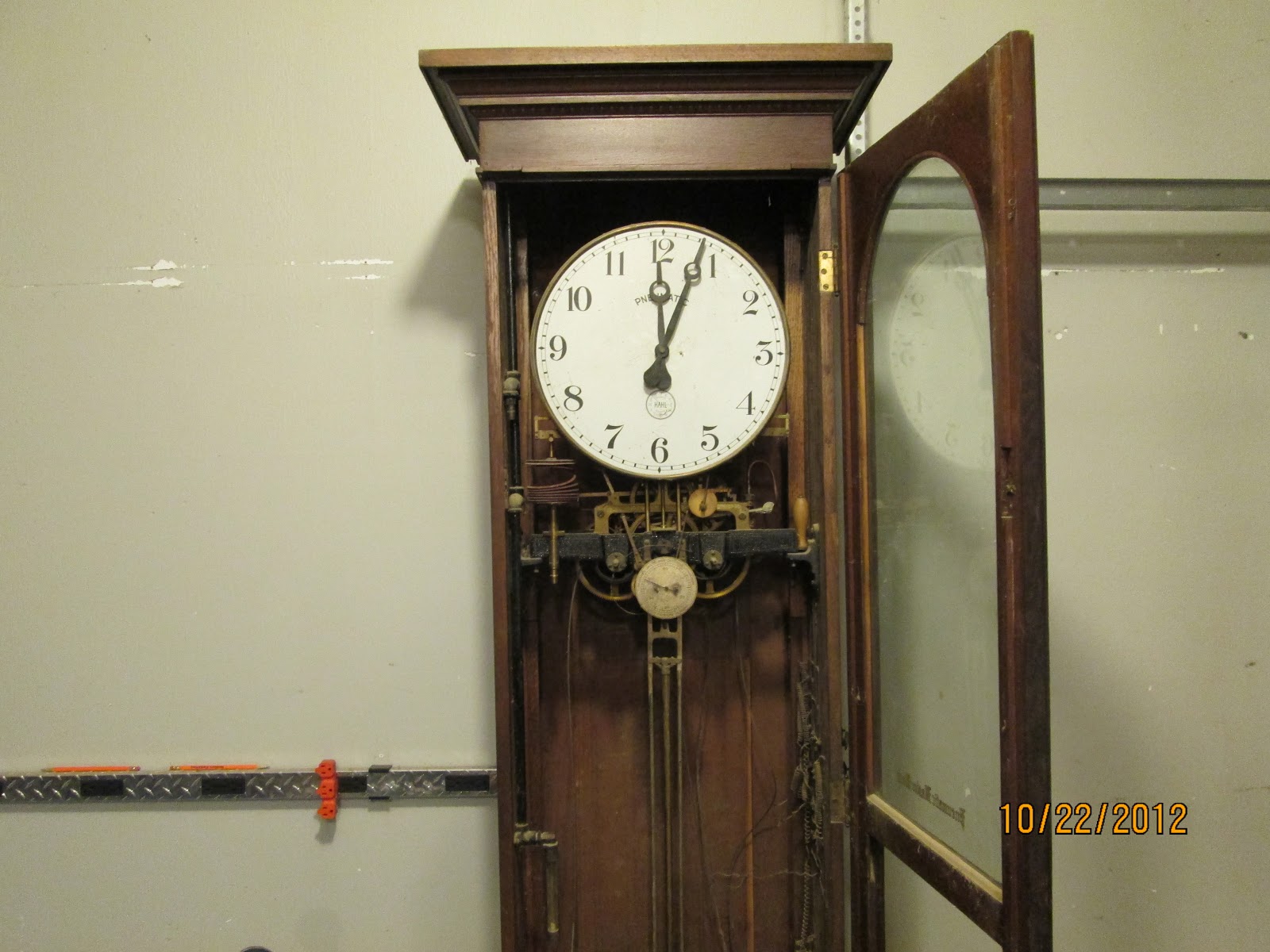 Hahl Pneumatic Master Clock
