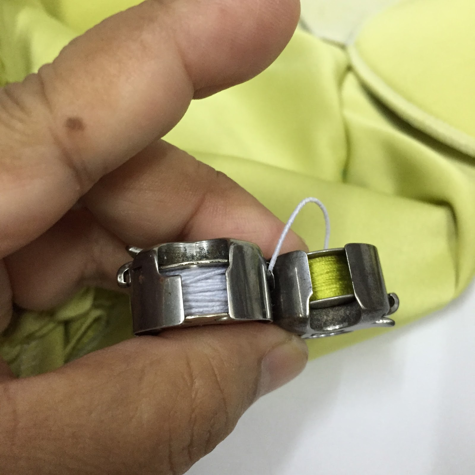 MaDam AzrA FesYeN: CARA MENJAHIT GETAH(BENANG GETAH) DI HUJUNG TANGAN