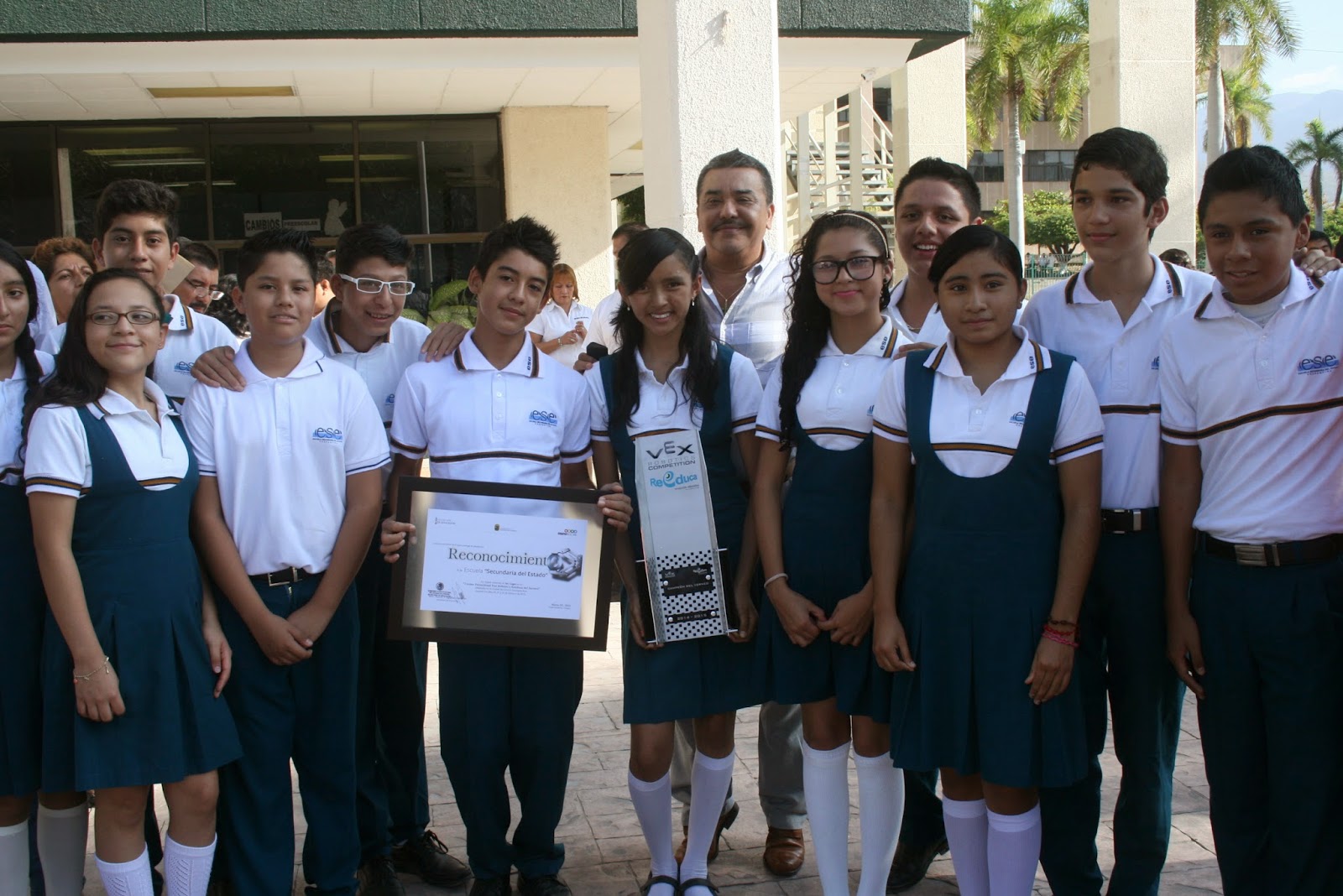 expressnews: Reconocen a estudiantes de secundaria estatal