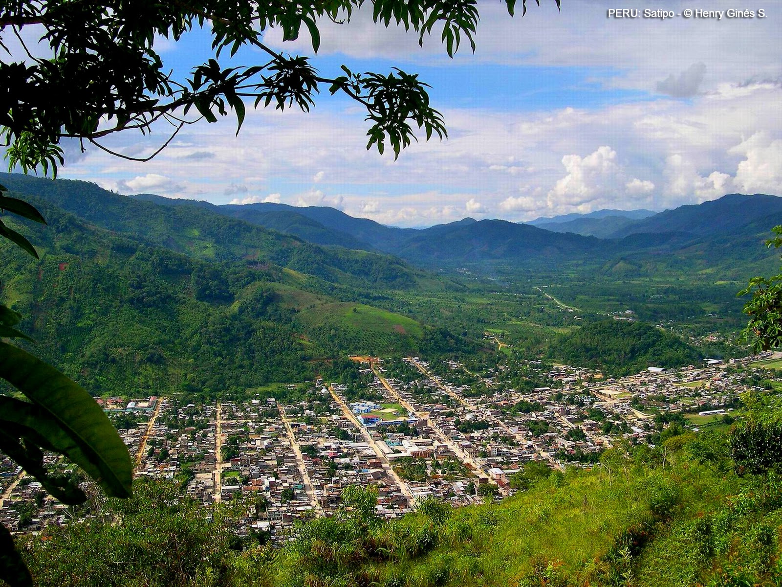 COMENTARIO AL DÍA: SEMANA SANTA POR SATIPO - JUNÍN - PERÚ