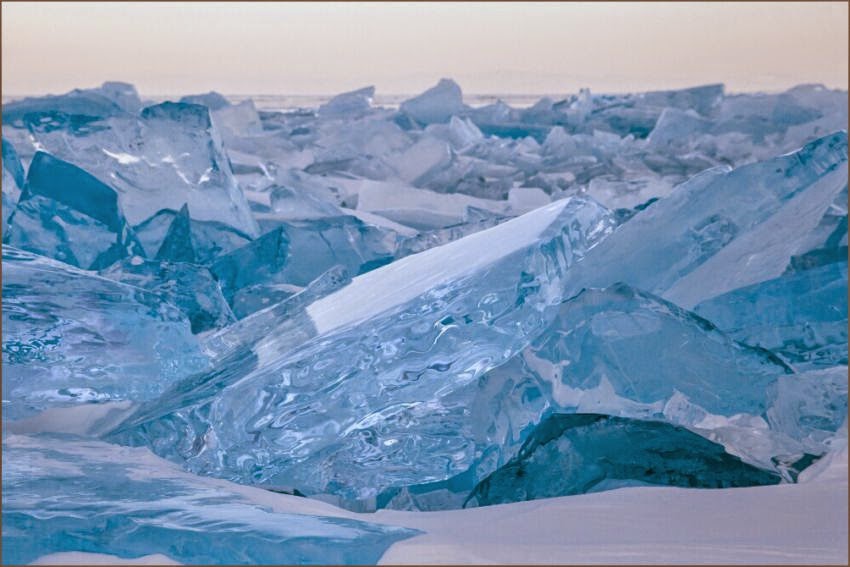 News Dumper: Crystal clear ice of Lake Baikal