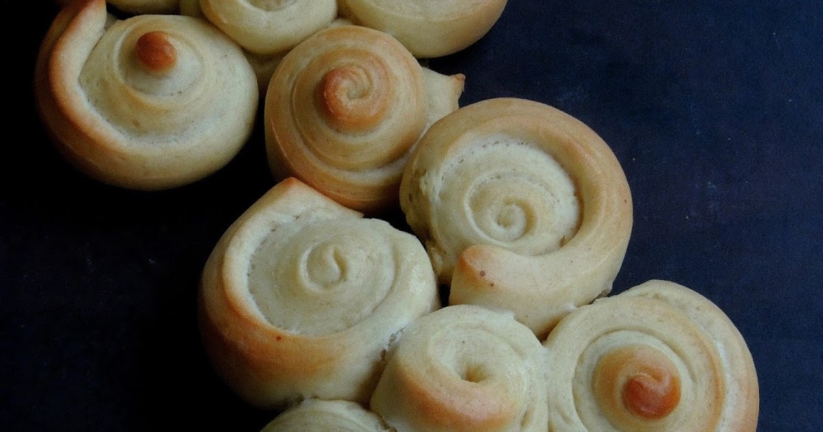 Priya's Versatile Recipes: Eggless Flower Shaped Bread Rolls