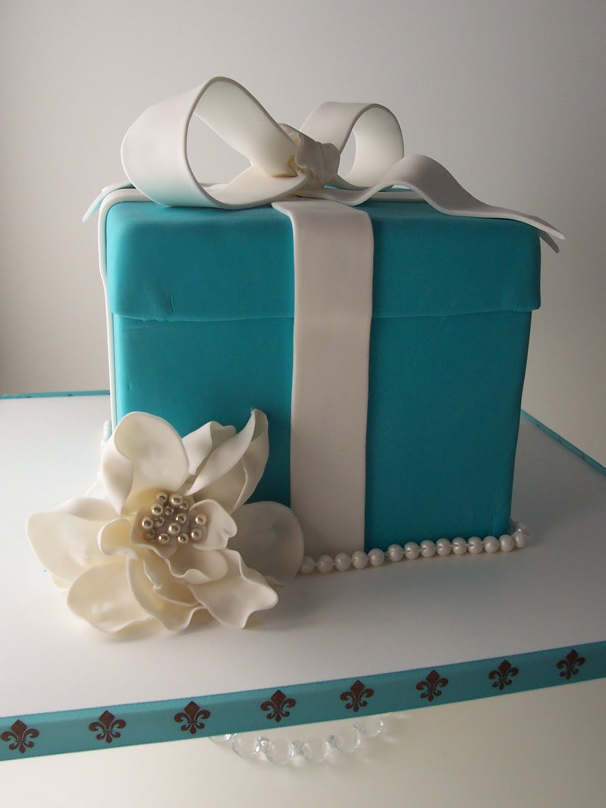 Just Outta the Oven!: Tiffany Gift Box Cake with Fantasy Flower