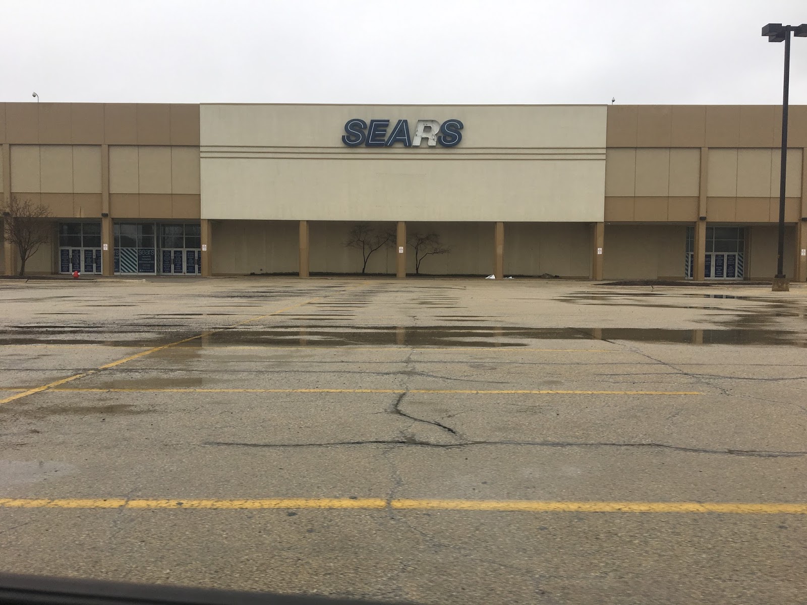 Midwest Retail: Retail Look: Downgraded Sears, Former Montgomery Ward ...