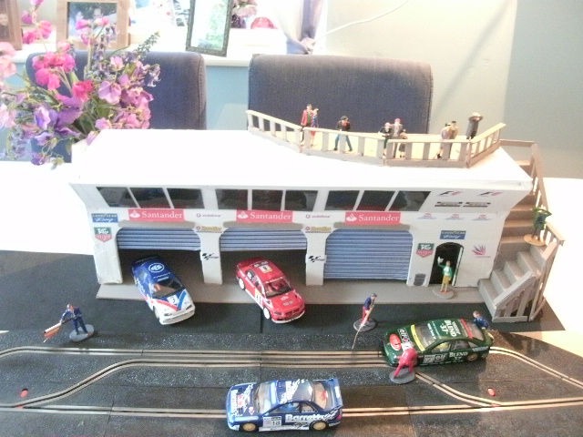 Bob's Scalextric Project: pit garage