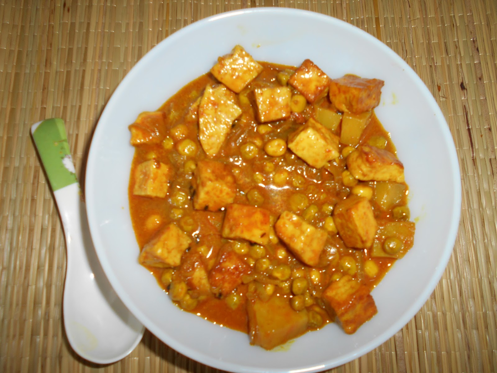 Paramita's Kitchen: Alu , Matar , Paneer / Potato , Green Peas And ...