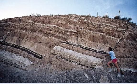 Quebra Pedras: FALHAS EM ROCHA