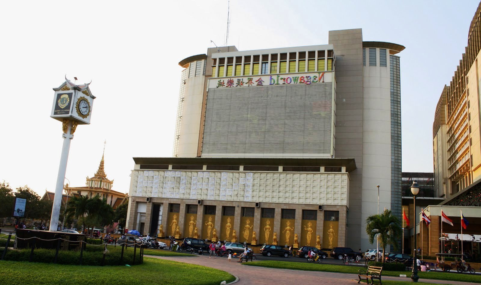 NAGA WORLD HOTEL & ENTERTAINMENT (PHNOM PENH, CAMBODIA) - CAMBODIA