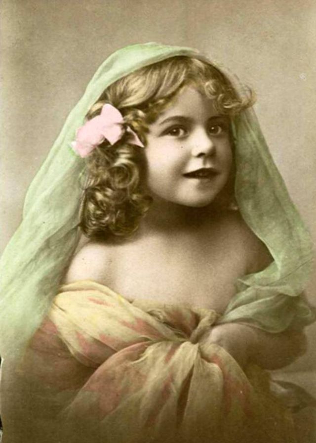 Innocent Beauty: Amazing Colorized Photos of Little Angels in the Early ...