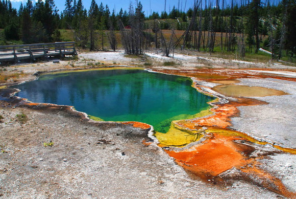 THE WORLD GEOGRAPHY: 12 Wonderful Hot Springs